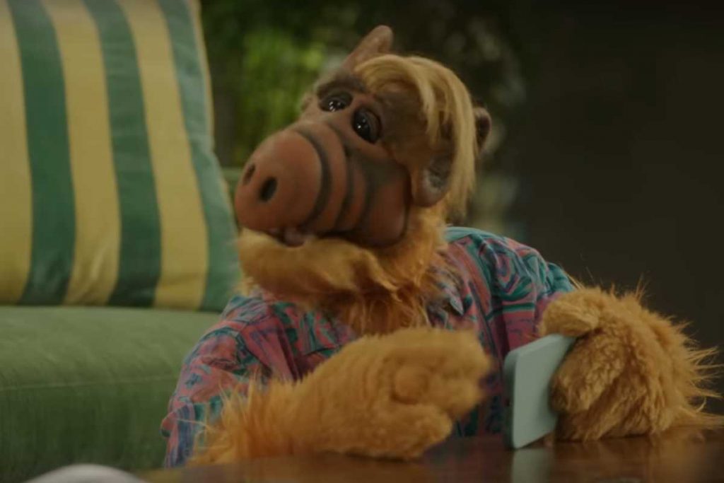 Ryan Reynolds revive a série dos anos 80, ALF, o ETeimoso