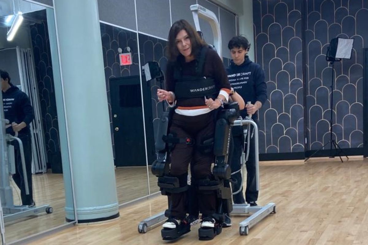 Flavia Cintra, repórter do ‘Fantástico’, volta a caminhar após 32 anos