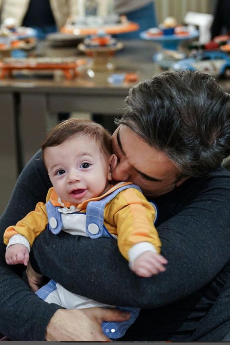 Claudia Raia explode o fofurômetro aor comemorar 5 meses de Luca