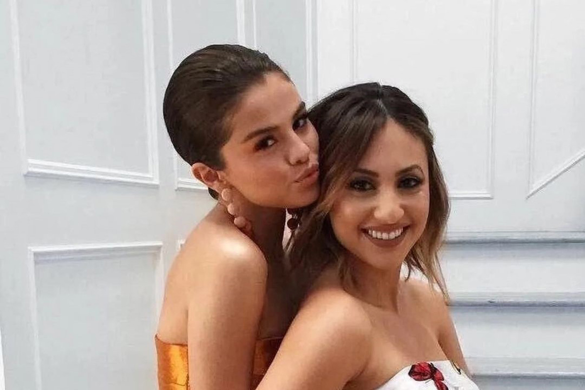 Selena Gomez divide opiniões ao homenagear ex-melhor amiga