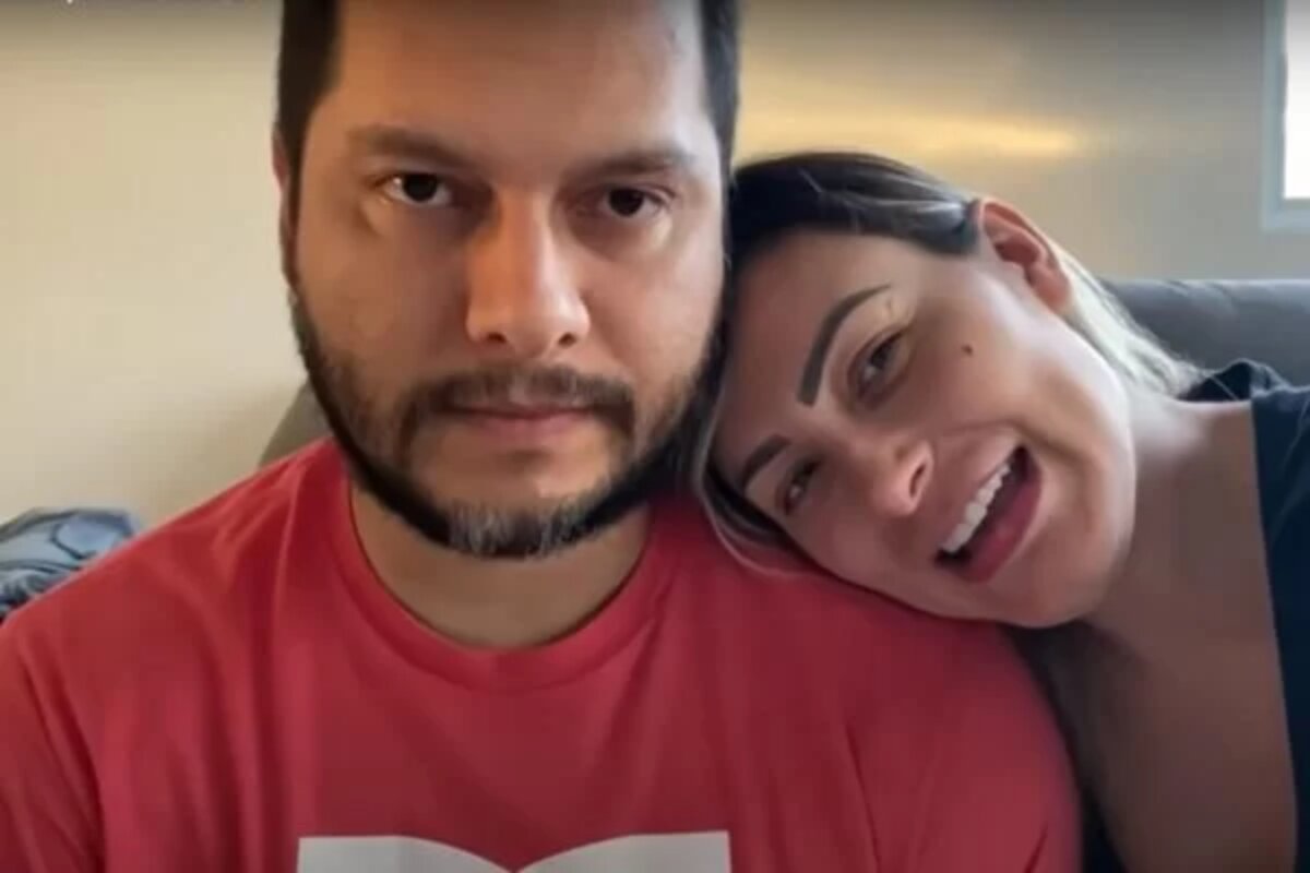 Ex-de Andressa Urach entrega intimidades com a musa na cama