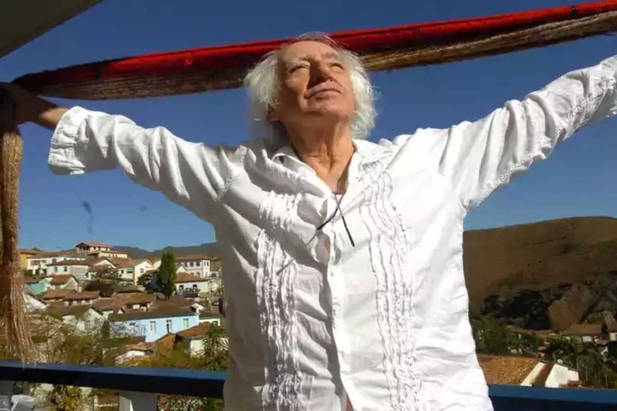 Velório do corpo de Zé Celso é aberto ao público