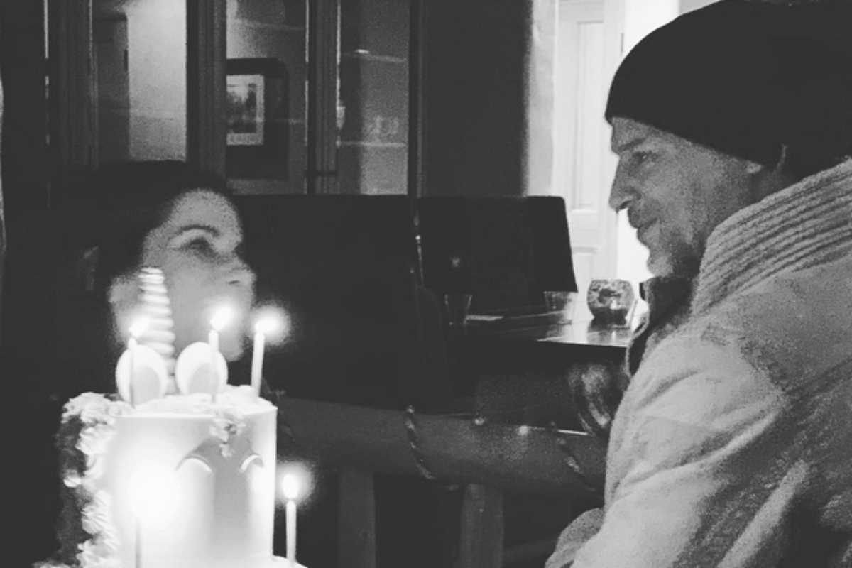 Sandra Bullock enfrenta crise no relacionamento, diz revista