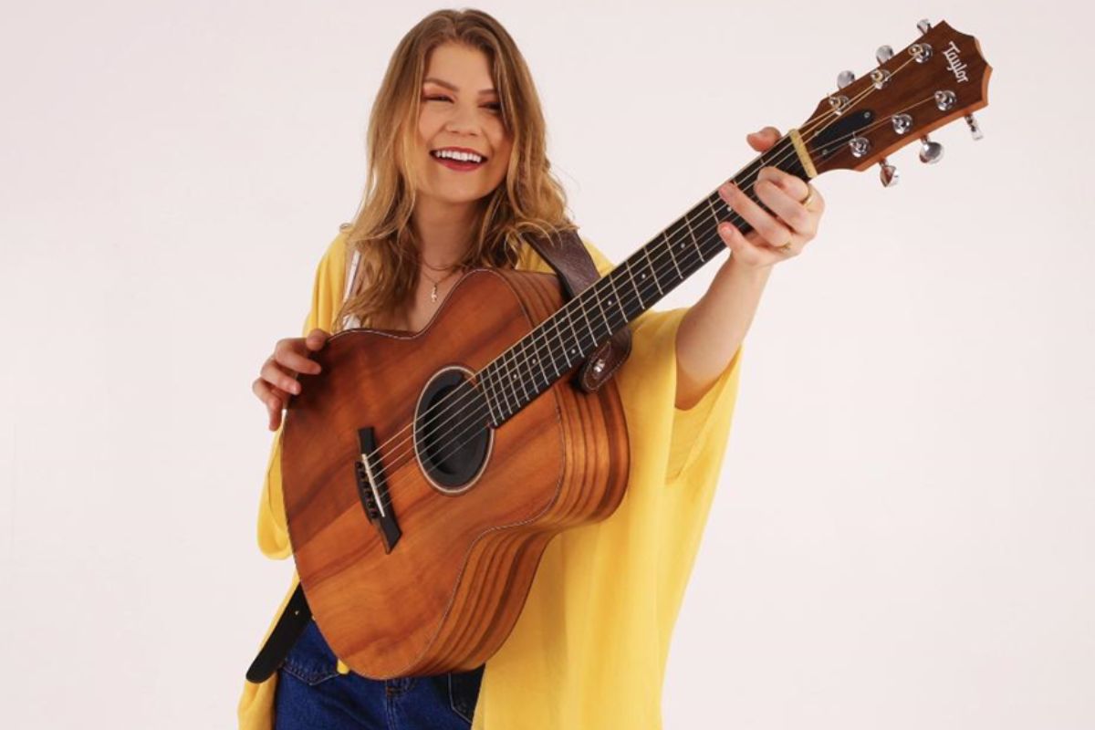 Com produtor vencedor do Grammy, Vicka lança novo single - OFuxico