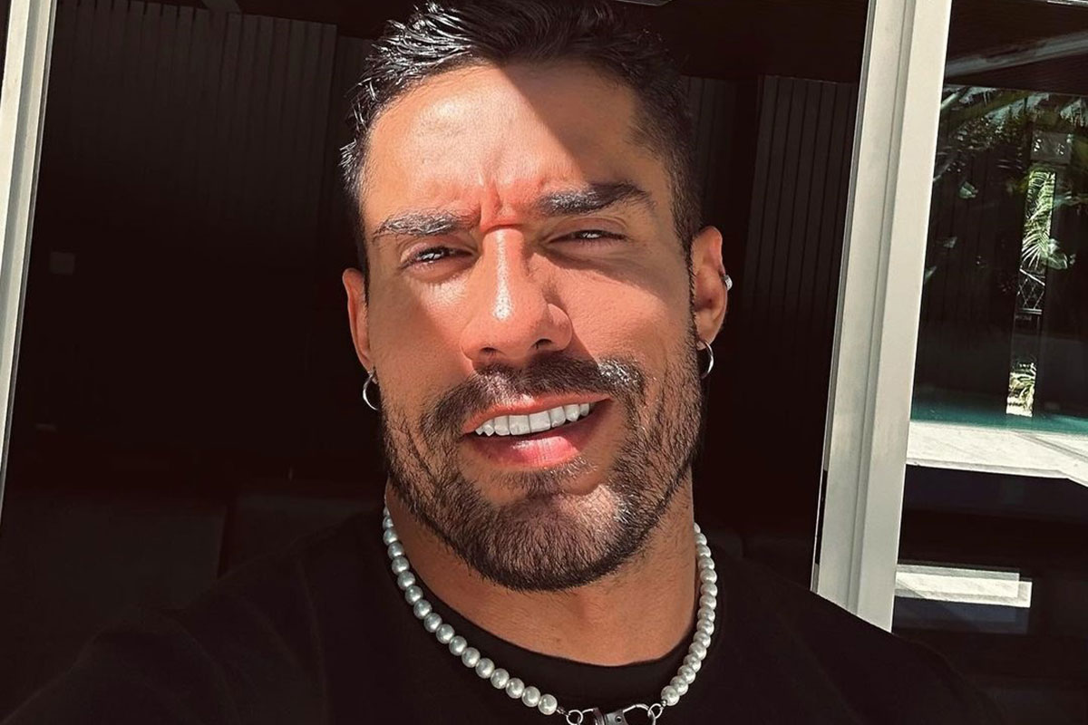 Bil Araújo relembra foto de antes da fama e fala de evolução