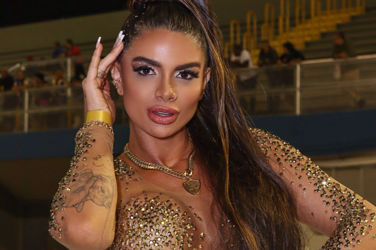 Musa da Barroca Zona Sul usa look de R$ 50 mil em ensaio - OFuxico